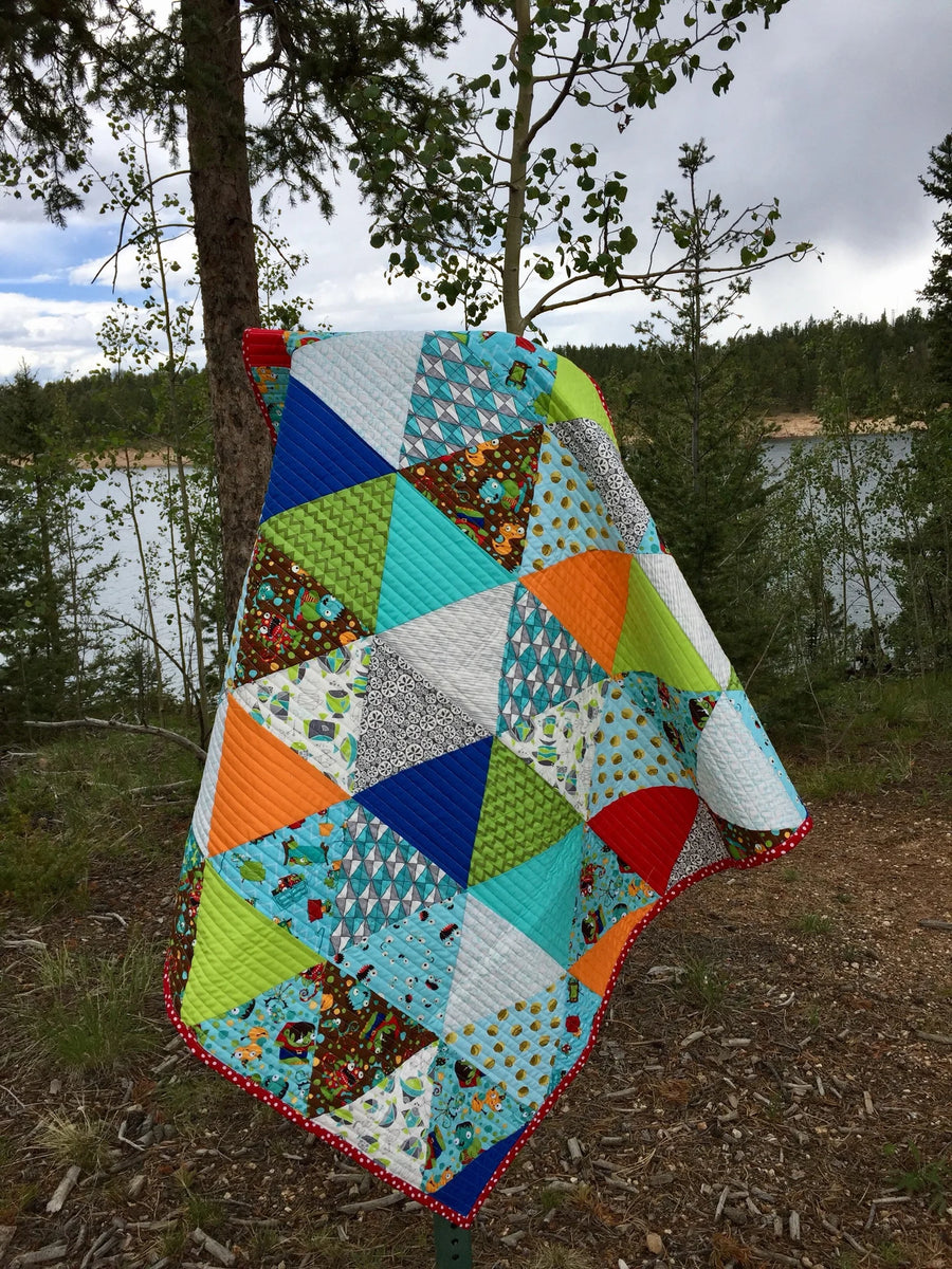 New handmade baby quilt, bright, scrappy look, triangles, modern – QUILTOFF